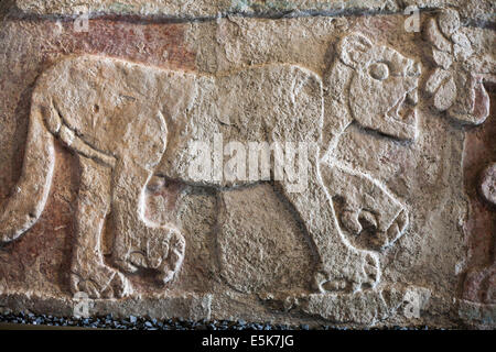 Mayan art - Ancient mayan jaguar carving , Chichen Itza, Yucatan Mexico ...