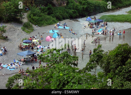 Oume, Japan. 3rd Aug, 2014. Holiday-makers find a cool relief from the ...