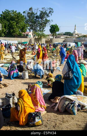 Women selling their goods on the colourful Monday market of Keren, Eritrea, Africa Stock Photo ...