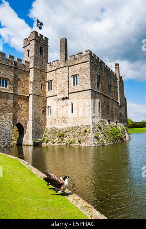 Leeds Castle,Maidstone,Kent: view of the gardens Stock Photo - Alamy