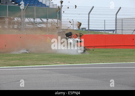 Sid Hoole crashes his Ensign Formula 1 car Stock Photo - Alamy