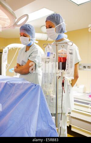 Medical student watching surgical procedure, Thoracic and ...
