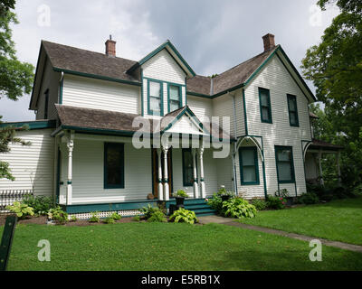 Upper middle-class home in Fairport NY Stock Photo - Alamy
