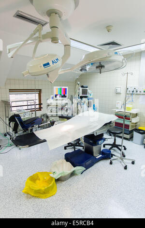 Empty hospital operating theatre with surgical equipment Stock Photo ...