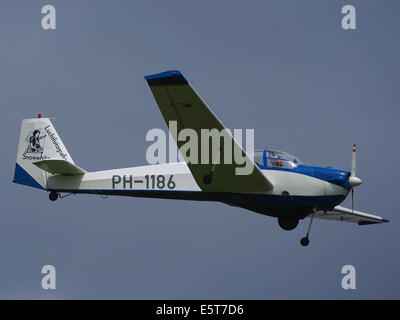 The Scheibe SF-25C Falke (PH-1186) is a glider aircraft, pictured at ...