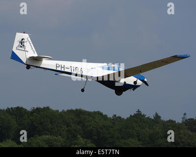 The Scheibe SF-25C Falke (PH-1186) is a glider aircraft, pictured at ...