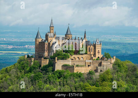 Burg Hohenzollern Castle, near Bisingen, Baden-Württemberg, Germany ...