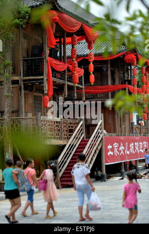 Enshi. 6th Aug, 2014. Girls of Tujia ethnic group make Tujia brocade ...