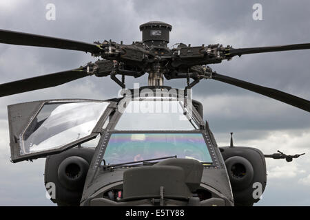Front View of an AH-64 Apache Gunship Stock Photo - Alamy