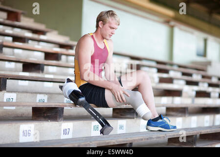 Sprinter sitting with prosthetic leg on Stock Photo - Alamy