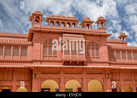 India, Jaipur, June 2014: House in Jaipur from red sandstone with blue ...
