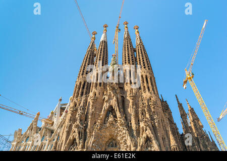 La Sagrada Família Antoni Gaudí's renowned unfinished church in ...