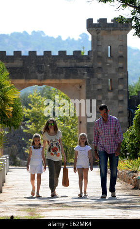 Princess Leonor of Spain, King Felipe VI of Spain and Queen Letizia of ...