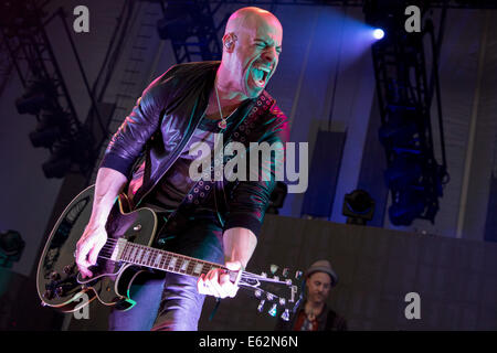 Chicago, Illinois, USA. 10th Aug, 2014. Guitarist BRIAN CRADDOCK of the ...