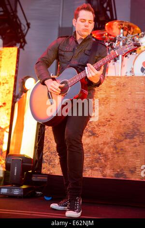 Chicago, Illinois, USA. 10th Aug, 2014. Guitarist BRIAN CRADDOCK of the ...