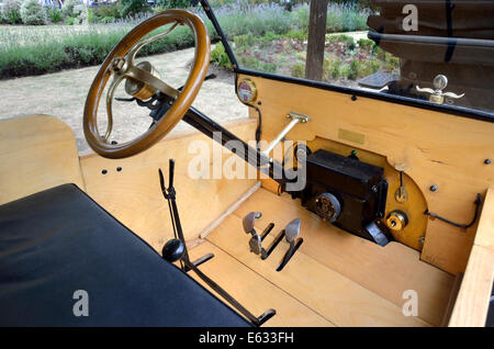 Old Ford steering wheel-Model T dash Stock Photo - Alamy