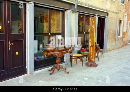 antiques shop in Venice, Italy, Venice Stock Photo - Alamy