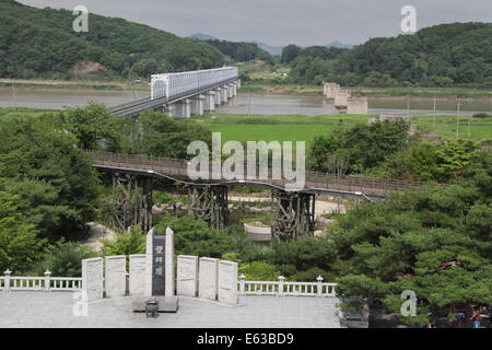 Freedom Bridge crossing the Imjin River between North and South Korea ...