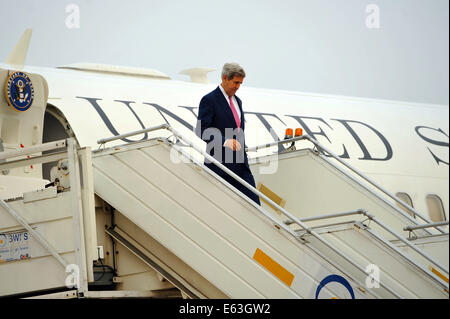 United States Secretary of Commerce Penny Pritzker and her husband, Dr ...