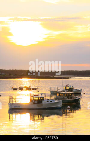 Sunrise, Prospect Harbor Point Lighthouse, Prospect Harbor, Maine, USA ...