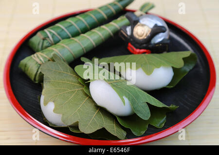 Kashiwa-mochi (Rice cake wrapped in an oak leaf Stock Photo - Alamy