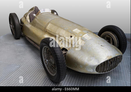 The 1938 Mercedes Benz W154 was a grand prix racing car designed by ...