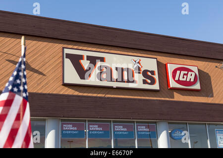 Van's IGA Storefront, Montana, USA 2014 Stock Photo - Alamy