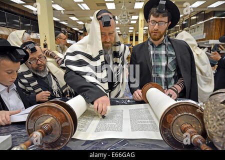 A blessing before Torah reading during weekday morning prayers at a ...