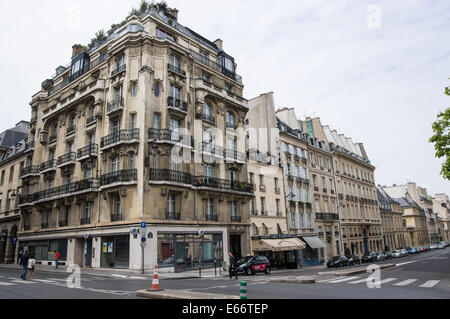 Paris residential buildings. Old Paris architecture, beautiful facade ...