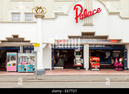 amusement arcade in Rhyl Stock Photo - Alamy