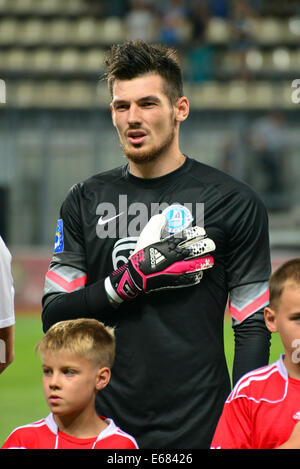 Goalkeeper Denys Boyko during the match between FC Dnipro and FC ...