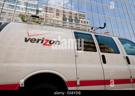 Verizon service van - USA Stock Photo - Alamy