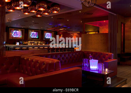 Tables and booths in empty nightclub Stock Photo - Alamy