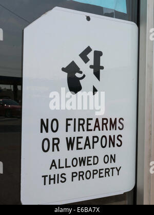 No firearms, weapons allowed sign on federal government building ...