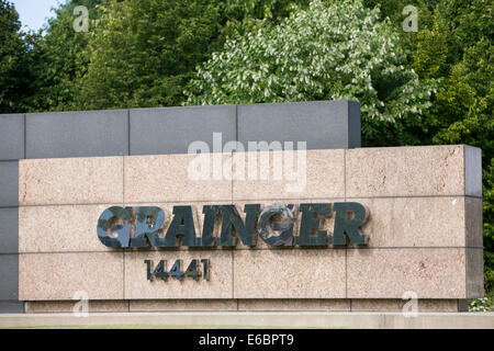 The headquarters of W. W. Grainger, Inc., in Lake Forest, Illinois ...