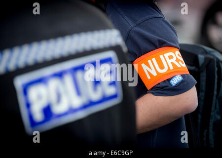 An on-street triage nurse on duty with Police in the UK Stock Photo - Alamy