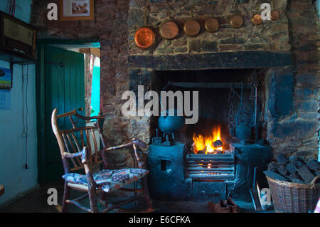 Traditional Irish cottage with turf fire range Stock Photo - Alamy