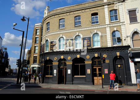 The Old Blue Last public house, Great Eastern St, Shoreditch, London ...