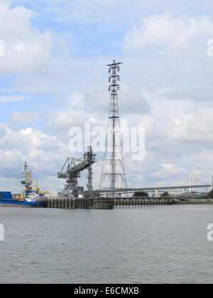 A dockside crane along the river Thames Stock Photo - Alamy