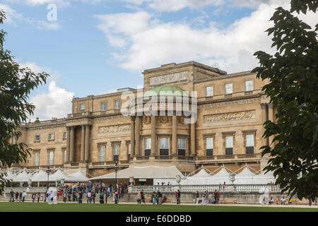 Rear of Buckingham Palace, London, England UK Stock Photo - Alamy