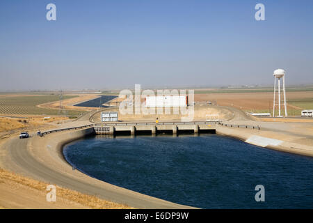 California aqueduct pumping station Stock Photo - Alamy
