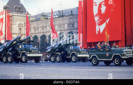 Nov. 7, 1987 - Moscow, Russia - A unit of armed Soviet military cadets ...