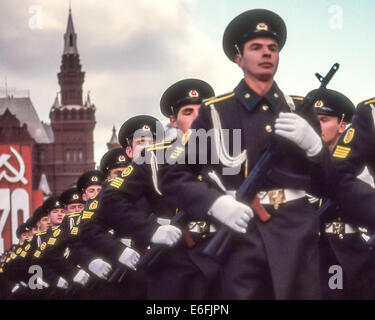 Nov. 7, 1987 - Moscow, Russia - A unit of armed Soviet military cadets ...
