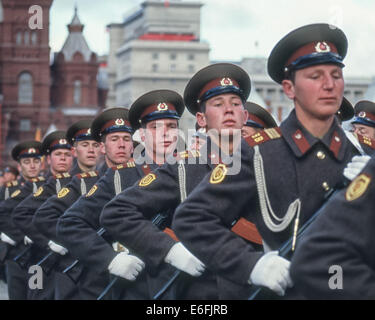 Nov. 7, 1987 - Moscow, Russia - A unit of armed Soviet military cadets ...
