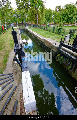 Bedford Lock on the River Great Ouse Stock Photo: 85169954 - Alamy
