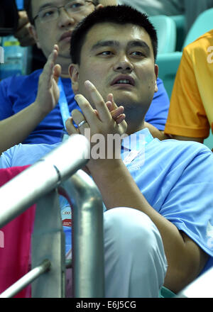 (140825) -- NANJING, Aug. 25, 2014 (Xinhua) - Gold medalist Li Jiaman ...