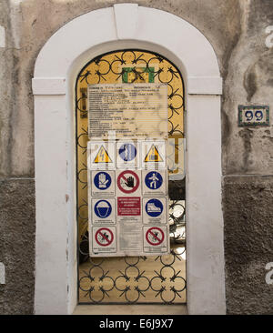 italian construction site health and safety sign Stock Photo - Alamy