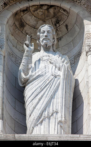Scared Heart statue of Jesus in the Meditation Garden at Graceland, the ...