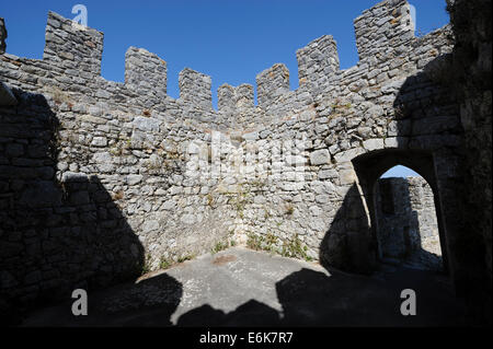Crenelated walls of a medieval castle Stock Photo - Alamy