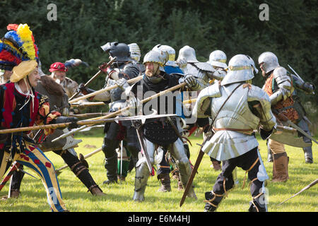 Tudor Knights reenact battle in the grounds of Hever Castle and Gardens ...